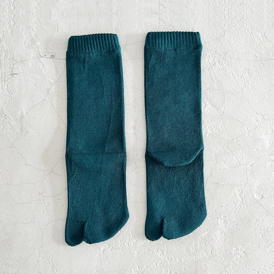Luminous Silk Tabi Crew Length Socks / Dark Green - Yu-ito – (ki:ts)