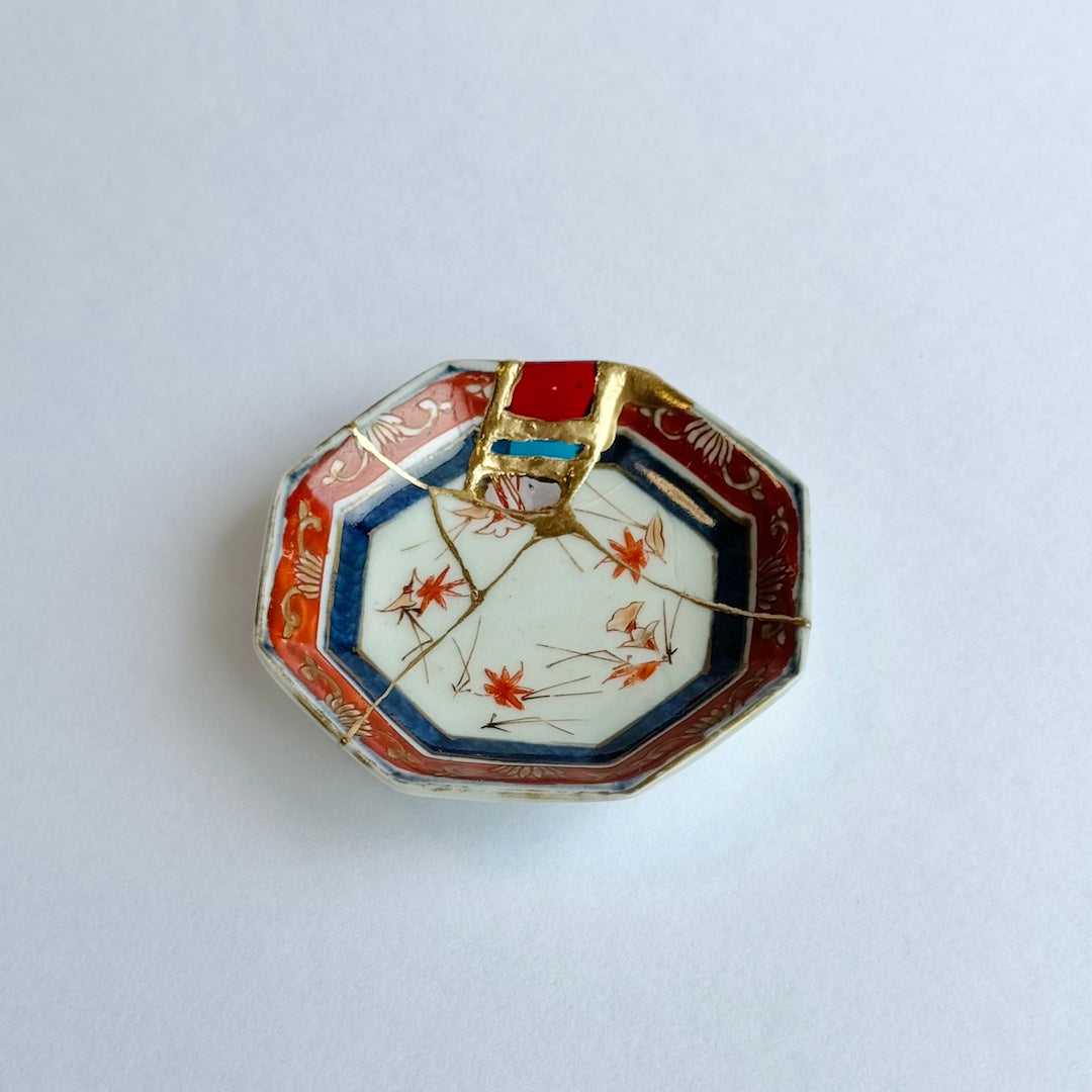 Antique Imari Red Flowers Drawing Small Plate (Mame-zara) with Kintsug ...