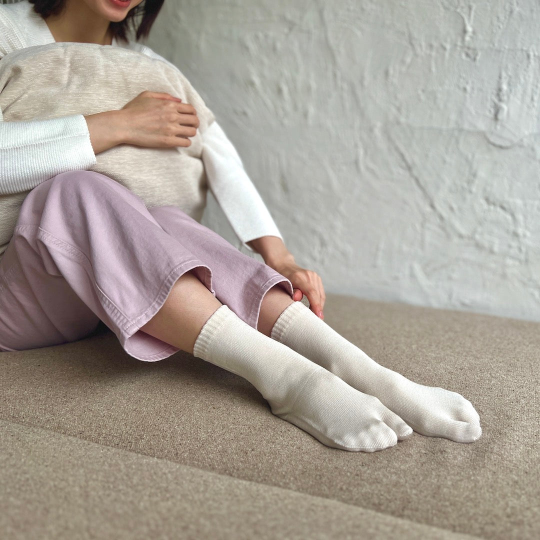 Luminous Silk Tabi Crew Length Socks / White - Yu-ito – (ki:ts)
